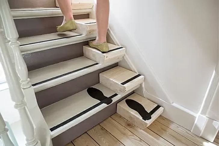 New Shaftless Stair Lifts (Take a Look at the Prices) - Swipit