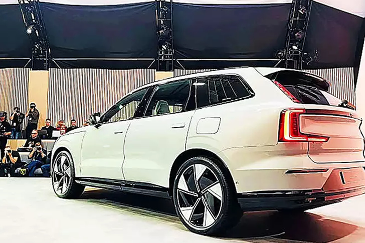 Senior’s Guide to Buying New, Value-Driven SUVs - Swipit