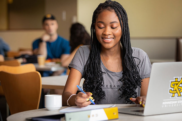 Guide to Finding the Right Online Degree Program - Swipit